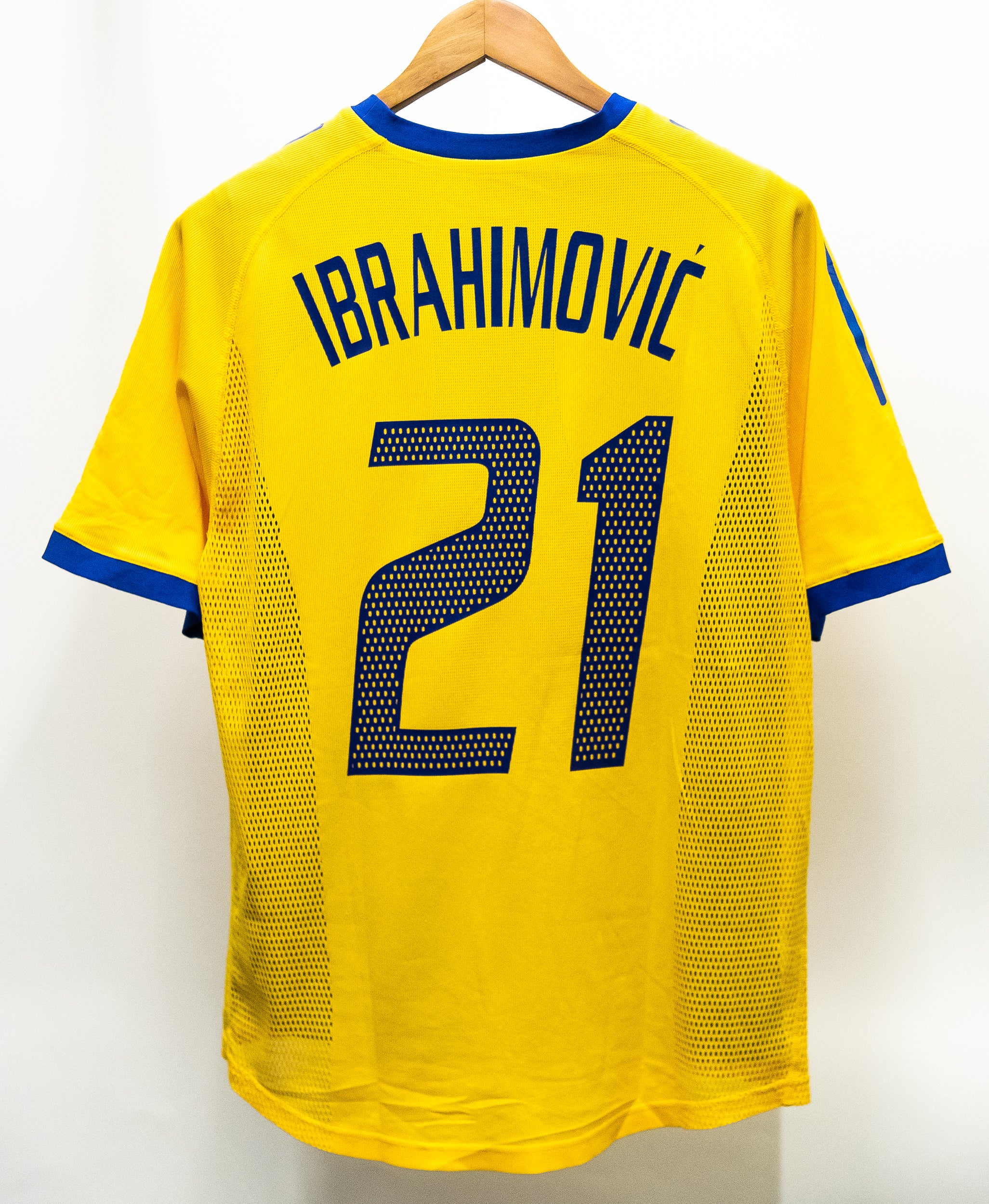 Sweden 2002 Ibrahimovic Player Issue Home Kit (M) – Saturdays Football